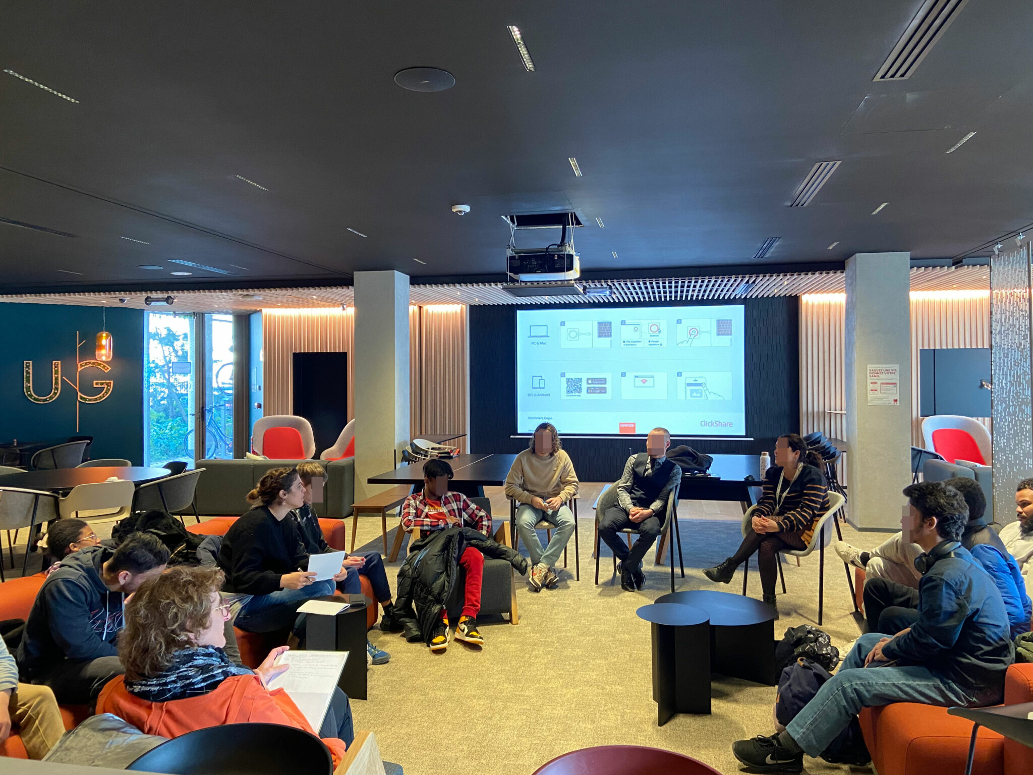 Une visite au coeur du monde digital, avec les salariés d'Equans, à ...